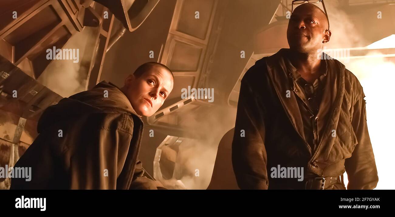 USA. Charles S. Dutton and Sigourney Weaver in a scene from the (C ...