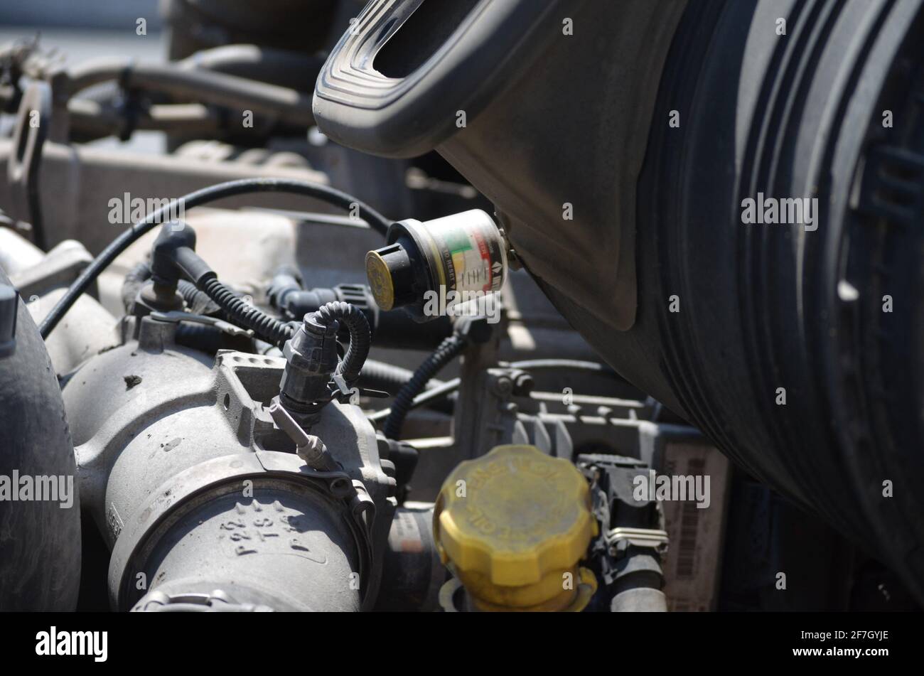 Diesel truck engine (class 8 tractor Stock Photo - Alamy