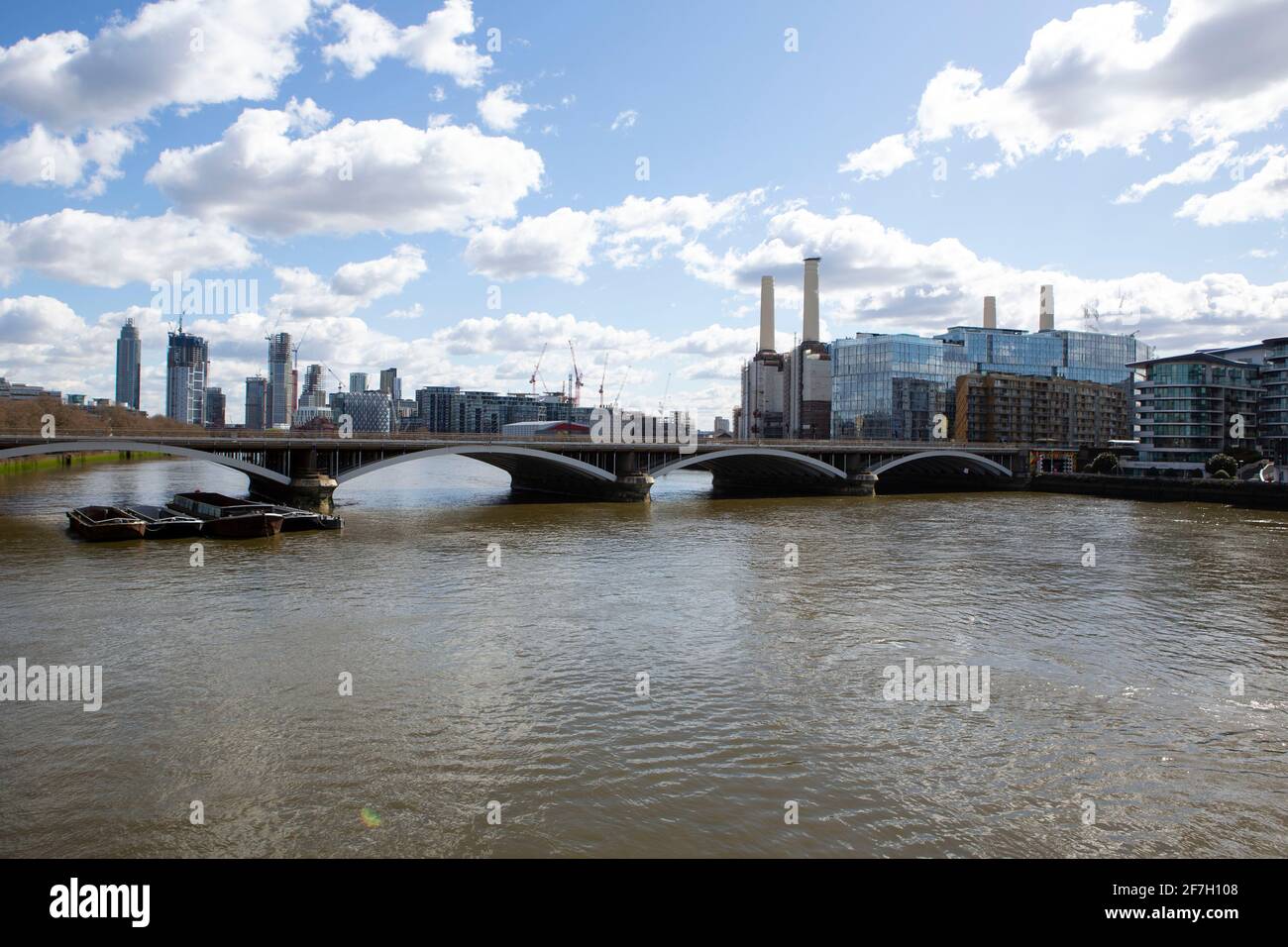 Industrial buildings london bridge station hi-res stock photography and ...