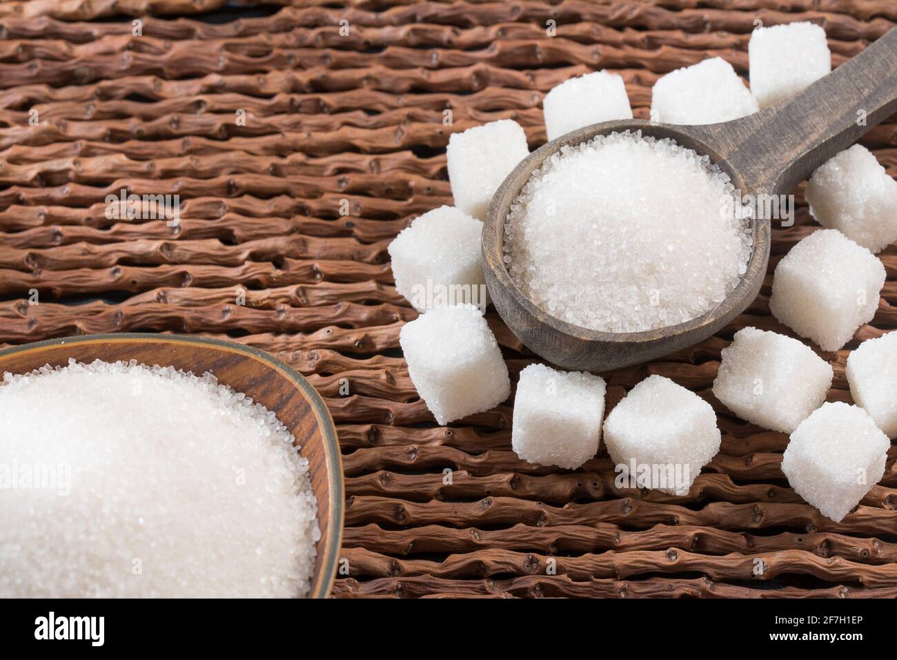 Refined white sugar powder and cubes Stock Photo - Alamy