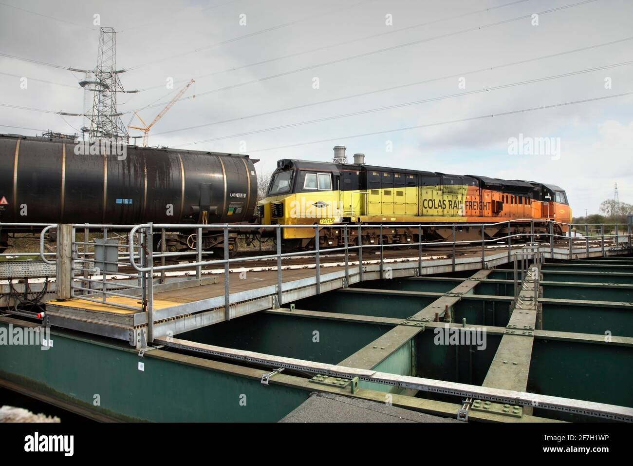 Colas Rail Freight Class 70 loco 70815 hauling the 1005 Colas Ribble ...