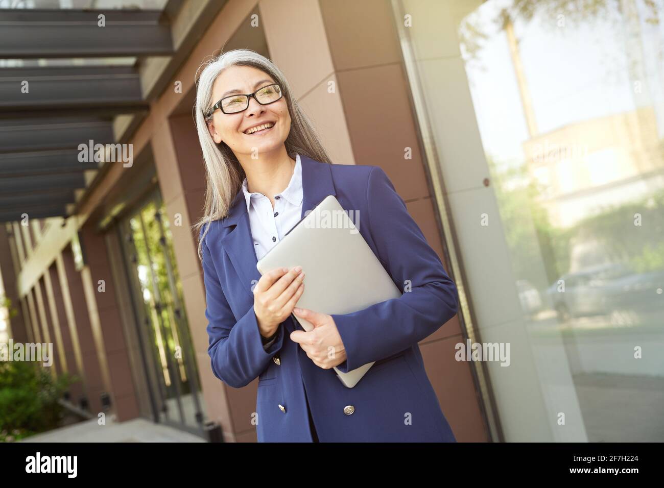 Mature secretary hi-res stock photography and images - Alamy