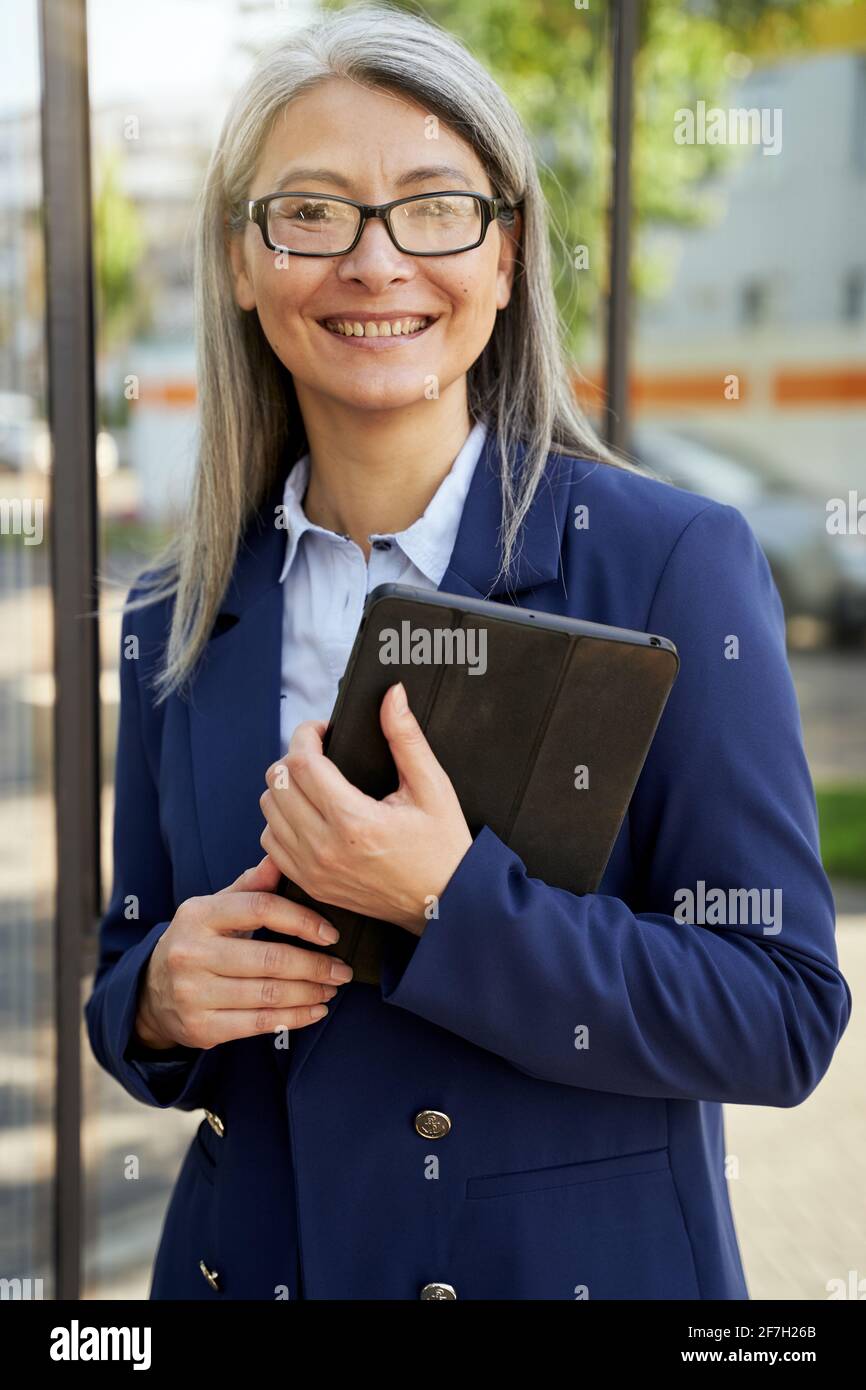 Modern looking lady hi-res stock photography and images - Alamy