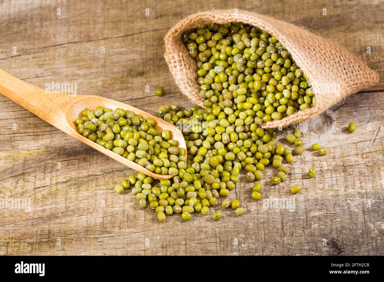 Raw mung beans - Vigna radiata Stock Photo - Alamy