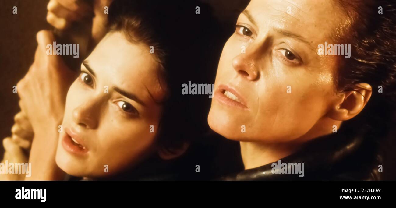 USA. Sigourney Weaver and Winona Ryder in a scene from the (C)Twentieth Century Fox film: Alien ...
