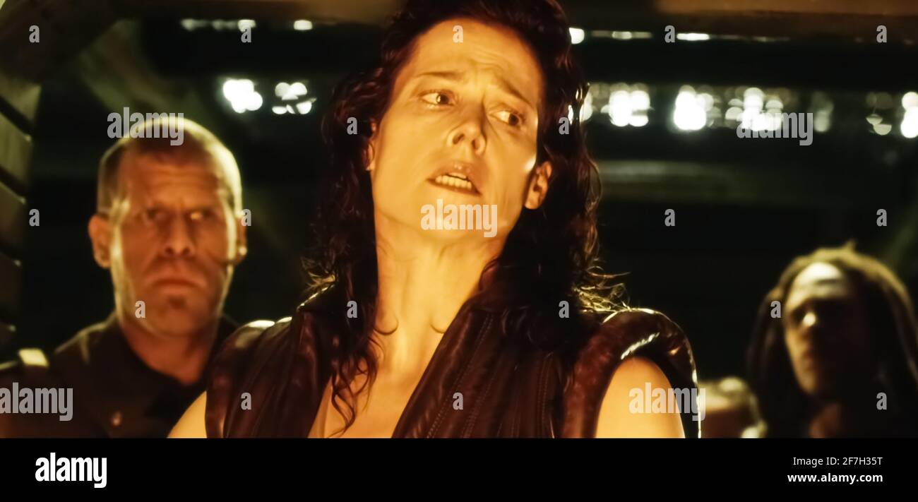 USA. Ron Perlman and Sigourney Weaver in a scene from the (C)Twentieth ...