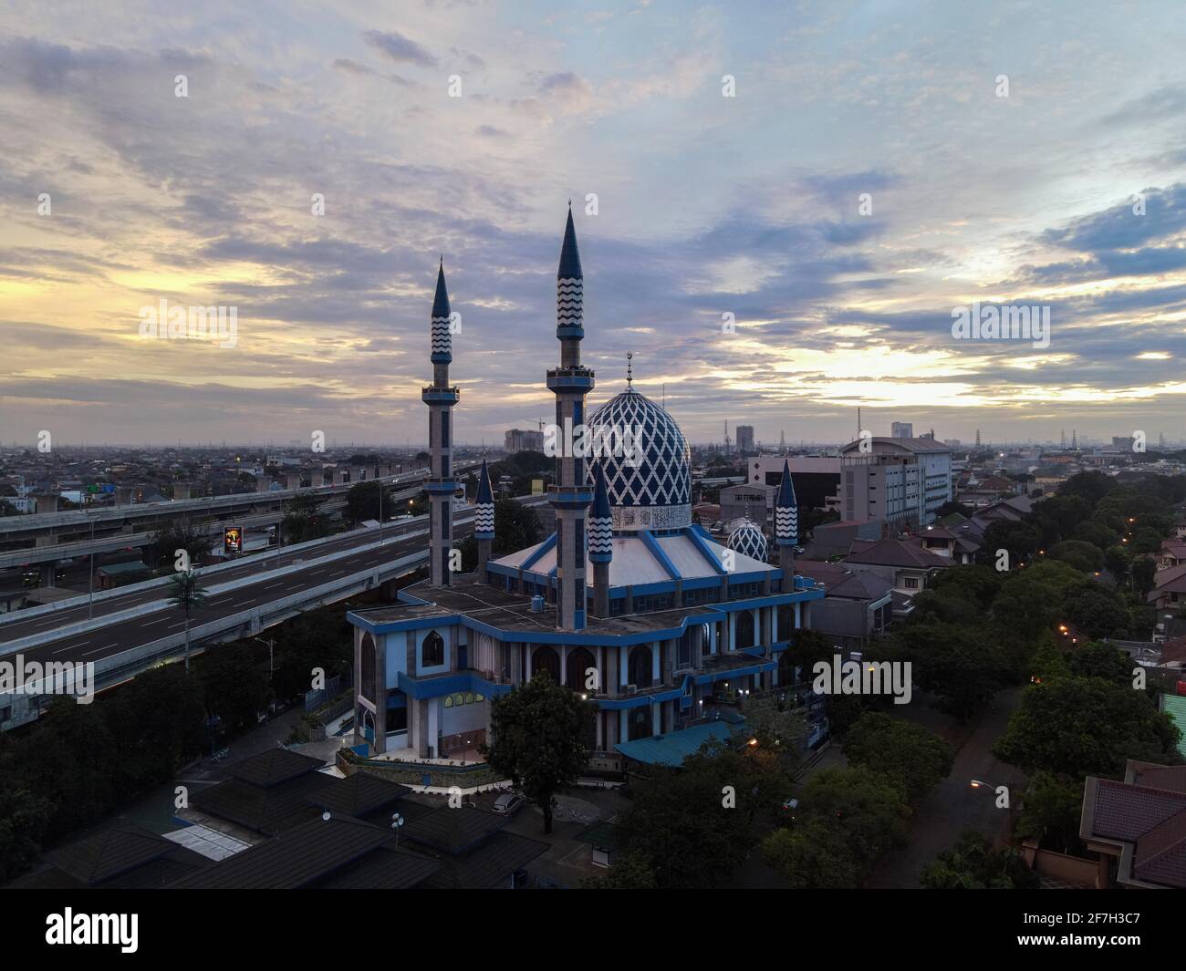 Al-azhar Center Mosque panorama view Largest Mosque in Bekasi. Ramadan ...