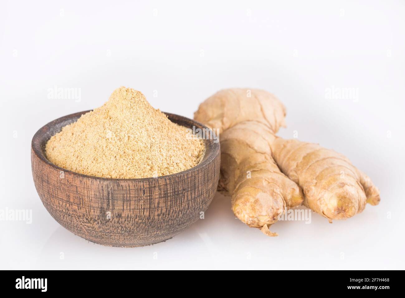 Ginger root and ginger powder - Zingiber officinale Stock Photo - Alamy