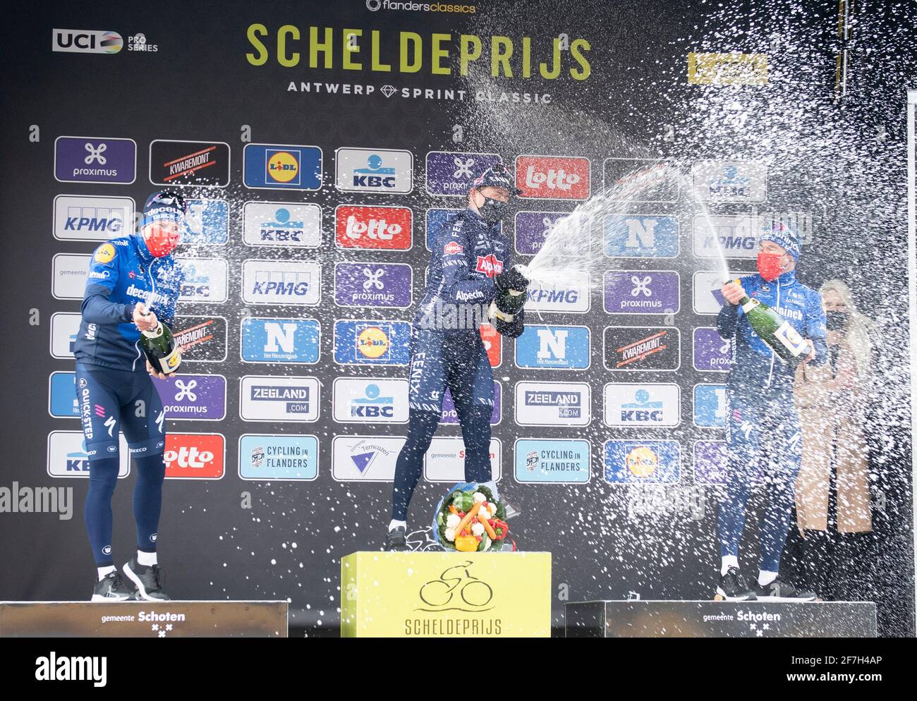 Sam bennet of team deceuninck quick step and ireland hi-res stock ...