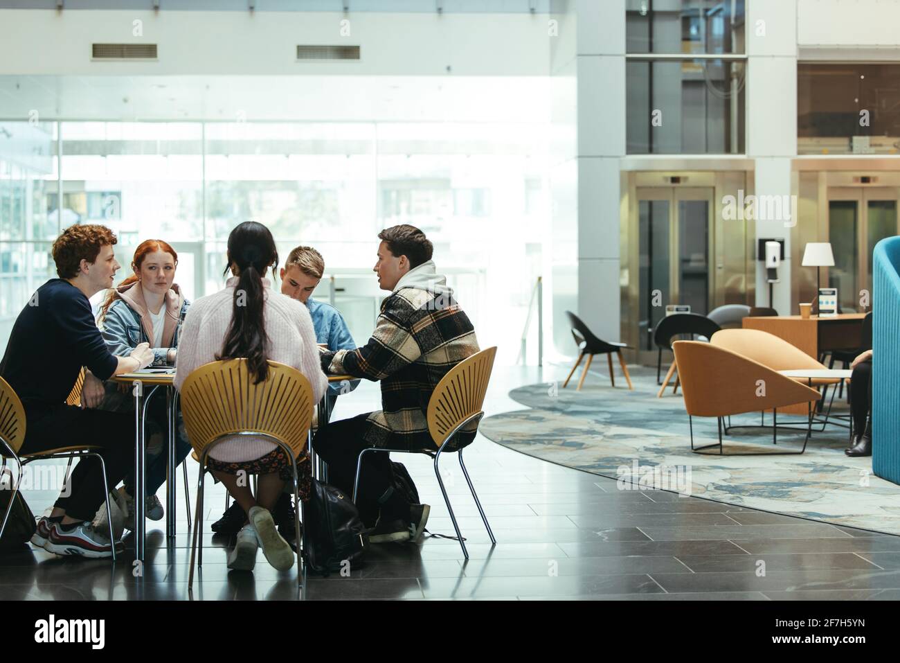 People sitting around table hi-res stock photography and images - Alamy