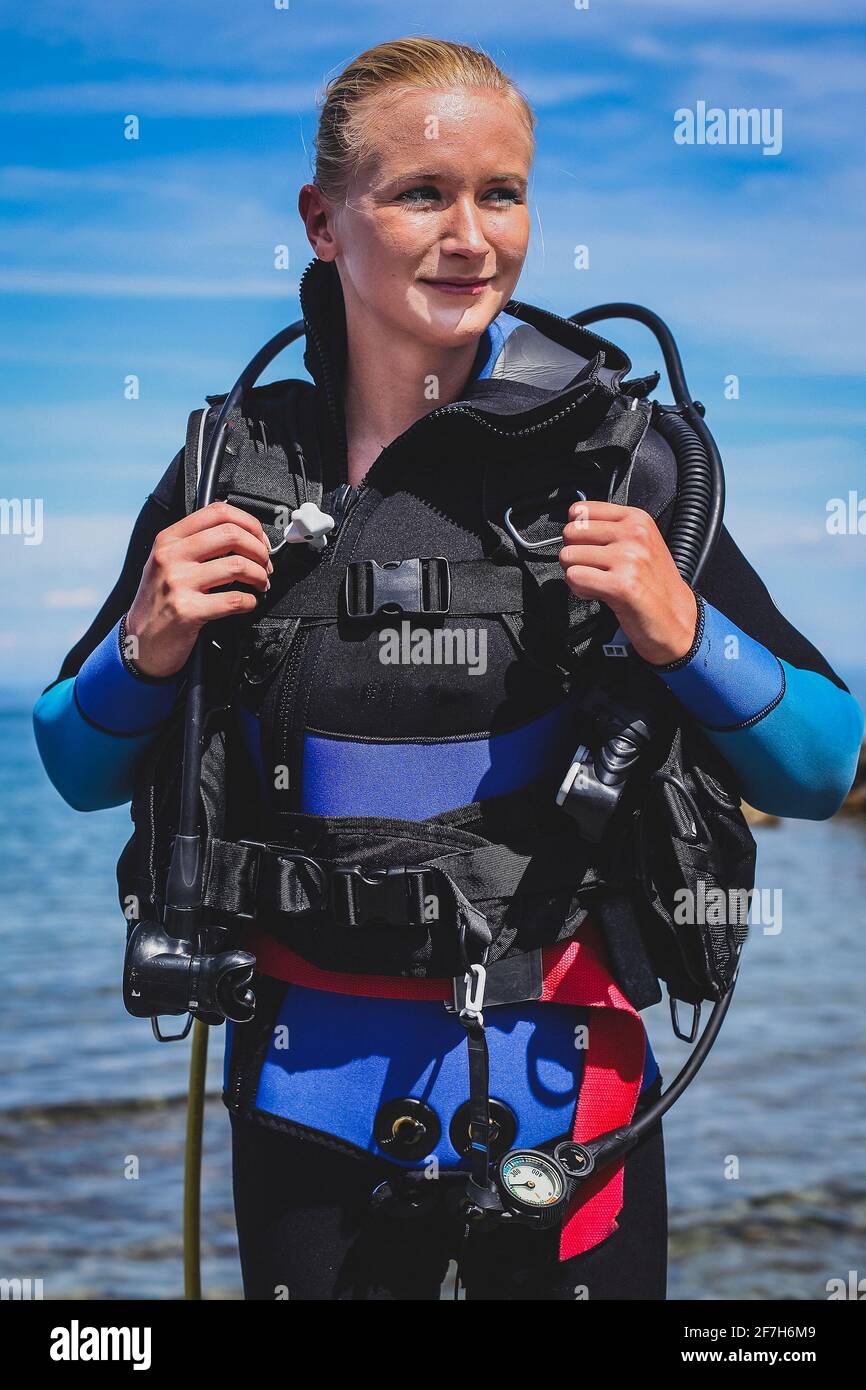 Scuba diver standing underwater hi-res stock photography and images - Alamy