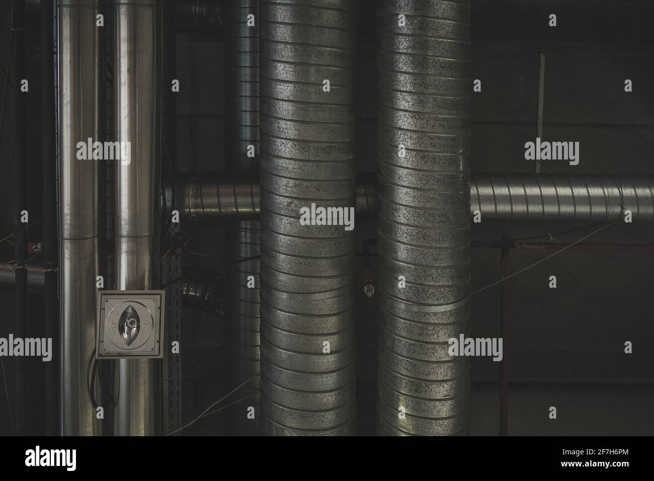 Industrial ceiling piping hi-res stock photography and images - Alamy