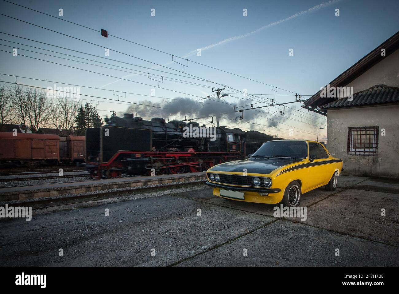 Red and yellow steam locomotive hi-res stock photography and images - Alamy