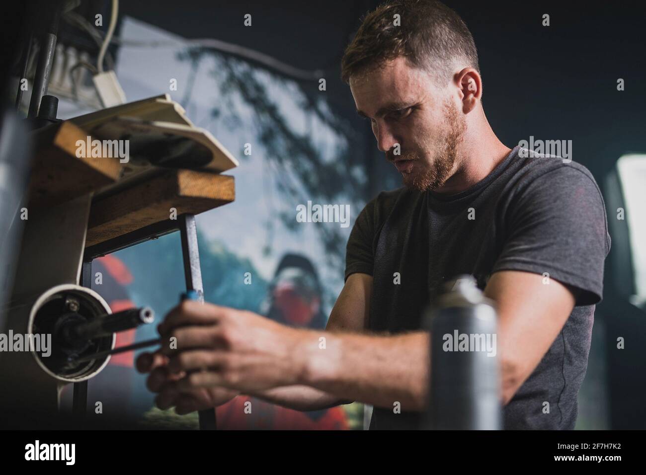 Outboard motor repair hi-res stock photography and images - Alamy