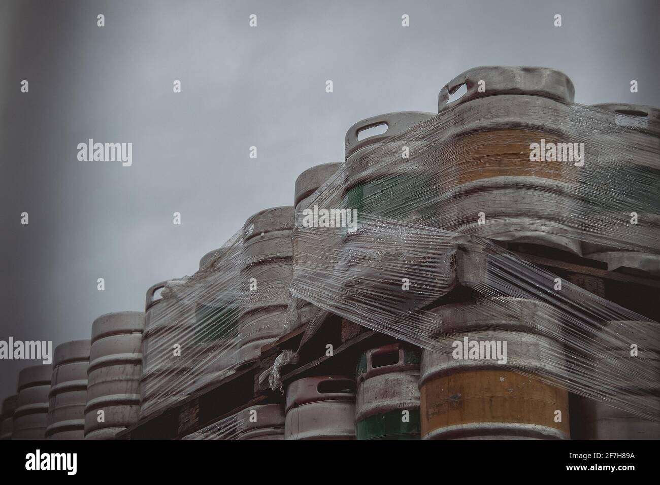 Aluminium beer kegs hi-res stock photography and images - Alamy