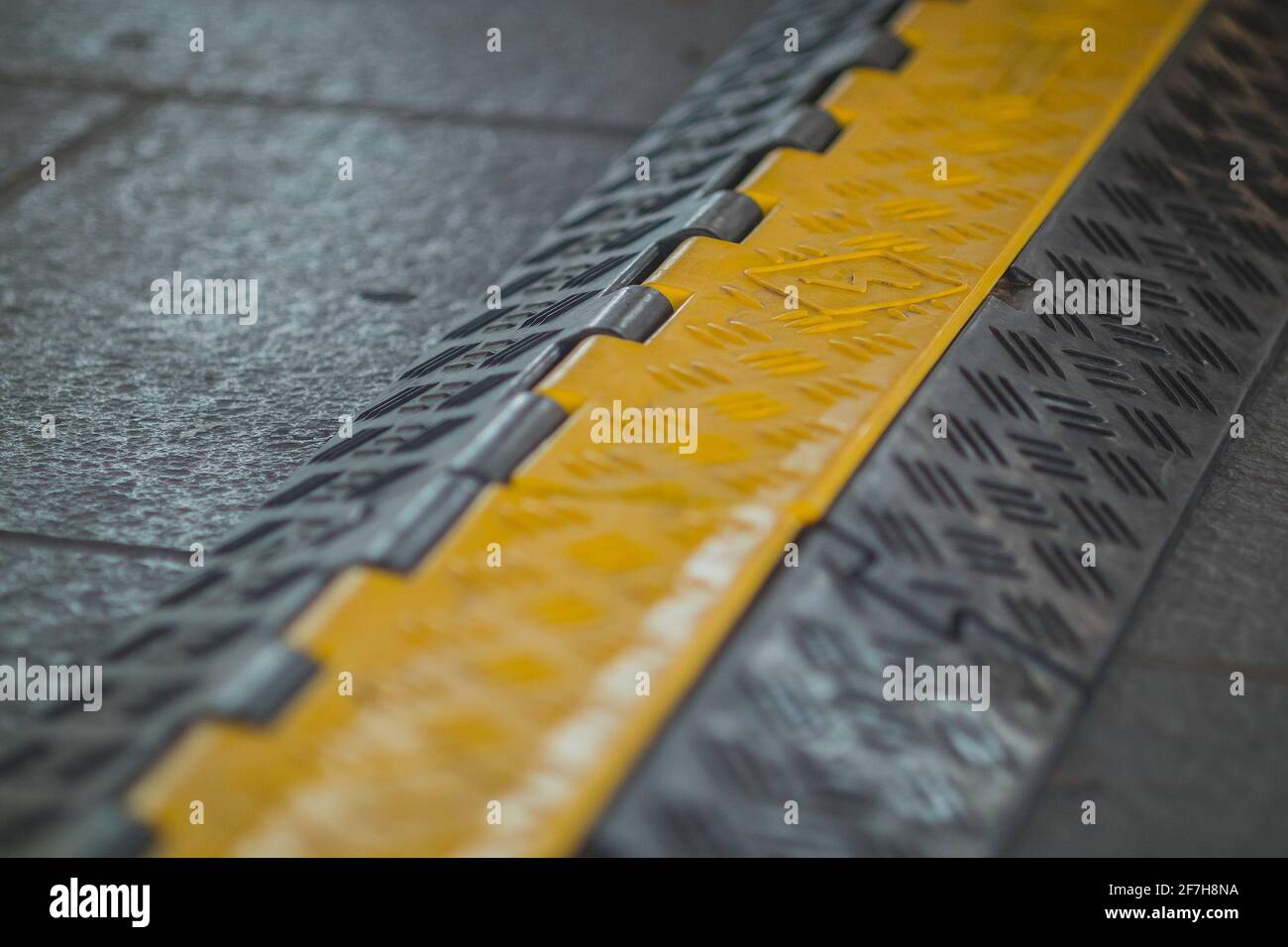 Cable routing hi-res stock photography and images - Alamy