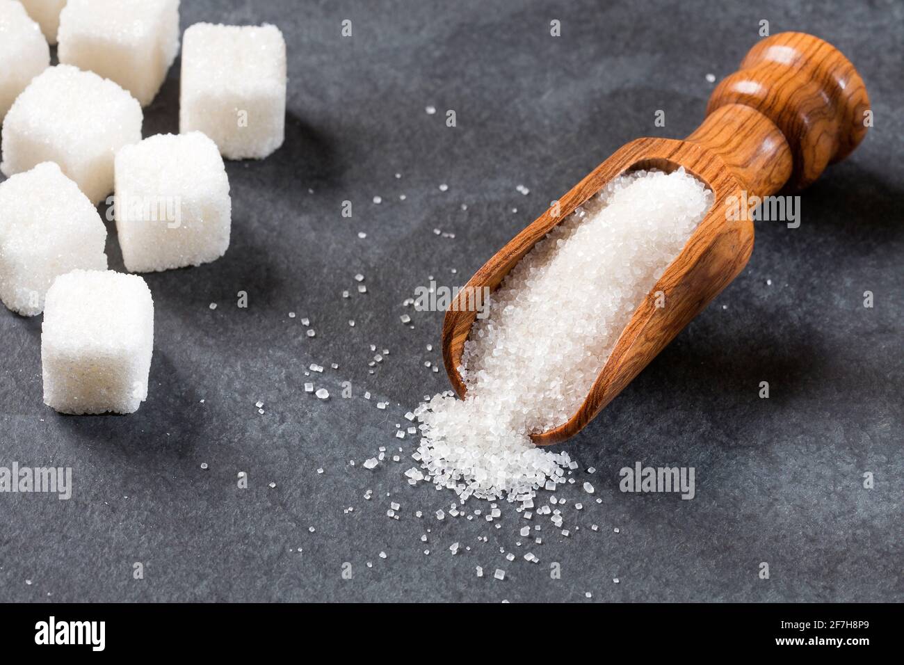 Refined white sugar powder and cubes Stock Photo - Alamy