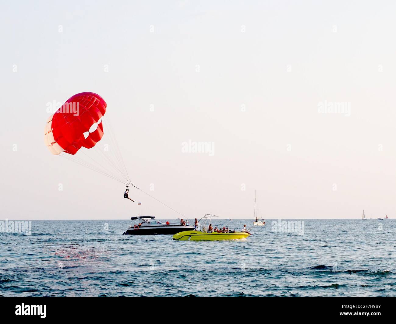 Parasailing on parachute over water hi-res stock photography and images ...