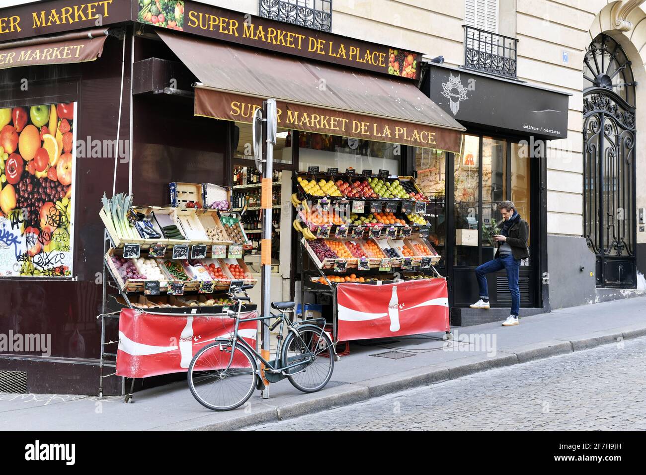 Supermarket - Paris - France Stock Photo - Alamy