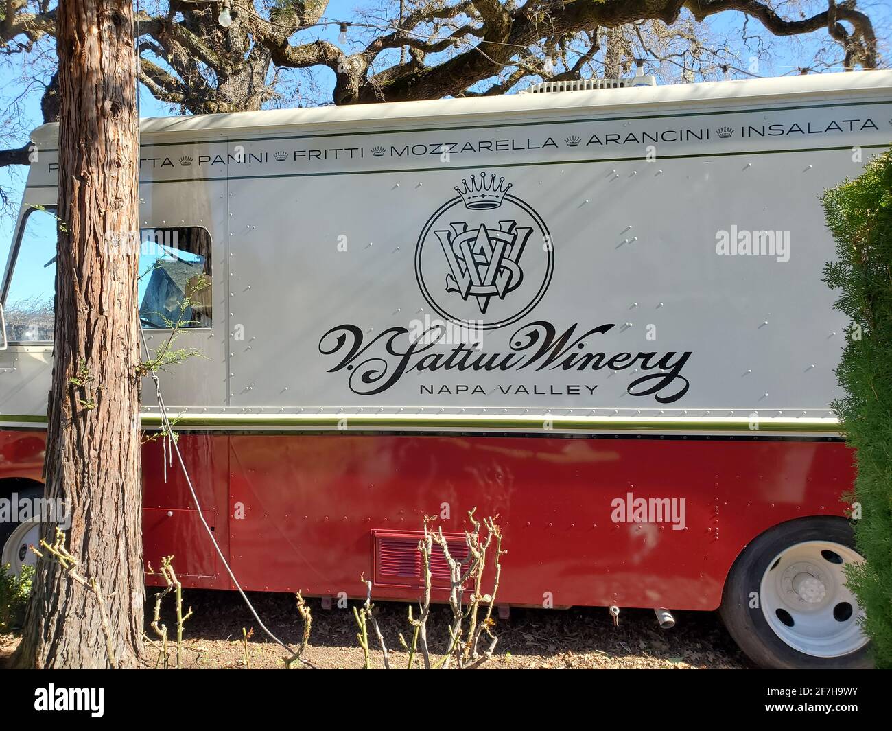 6 wheel bus hi-res stock photography and images - Alamy