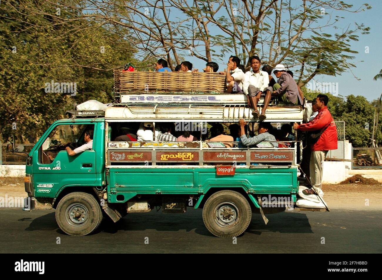 Crowded public transport hi-res stock photography and images - Alamy