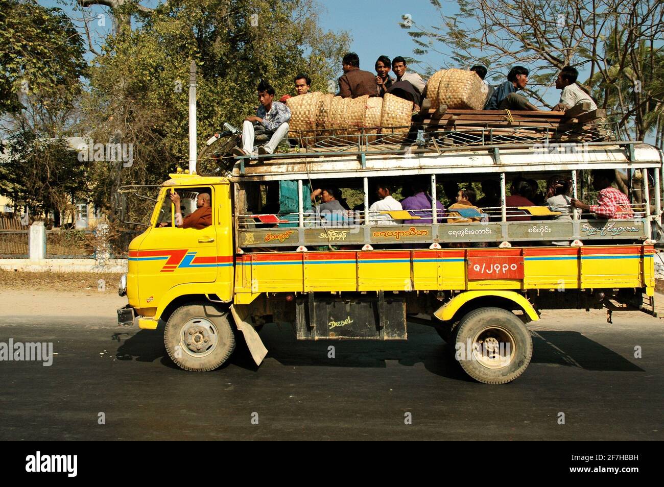 Crowded public transport hi-res stock photography and images - Alamy