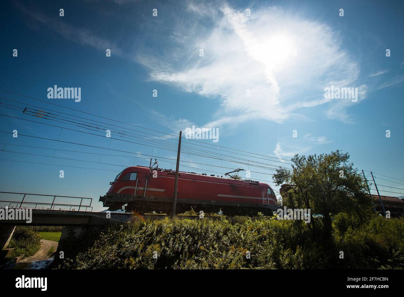 New red painted locomotive hi-res stock photography and images - Alamy
