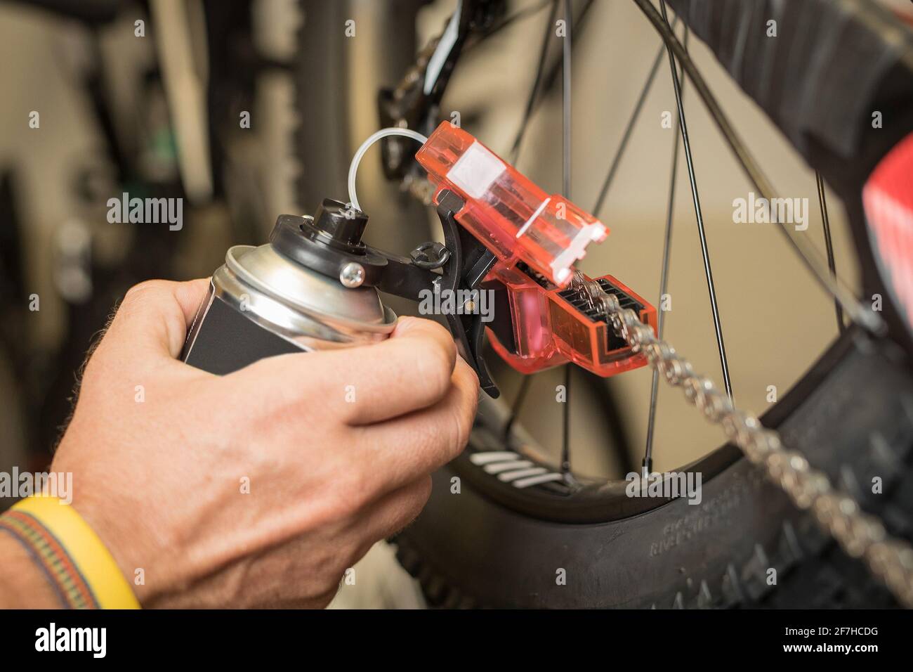 Cleaning of bicycle chain using a dedicated tool for cleaning. Plastic ...