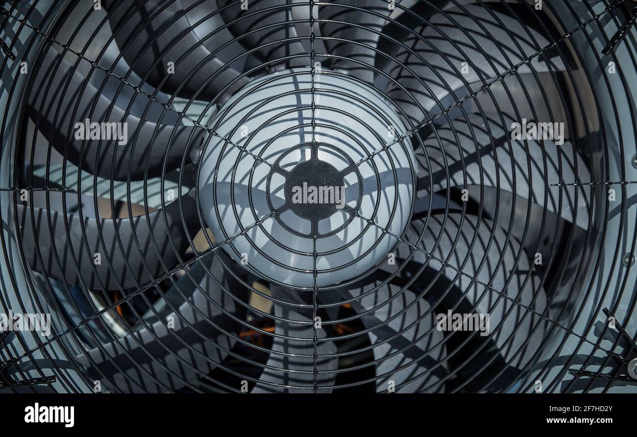 Ice on a jet engine fan blade hi-res stock photography and images - Alamy