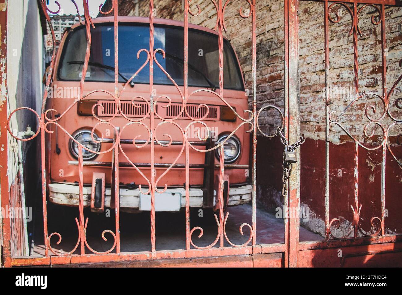 Bus behind van hi-res stock photography and images - Alamy