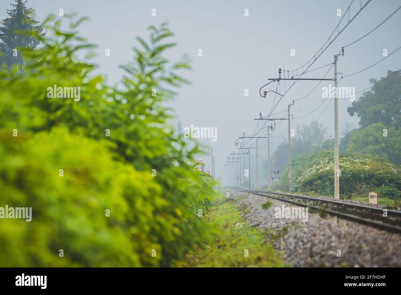 Overhead catenary hi-res stock photography and images - Alamy