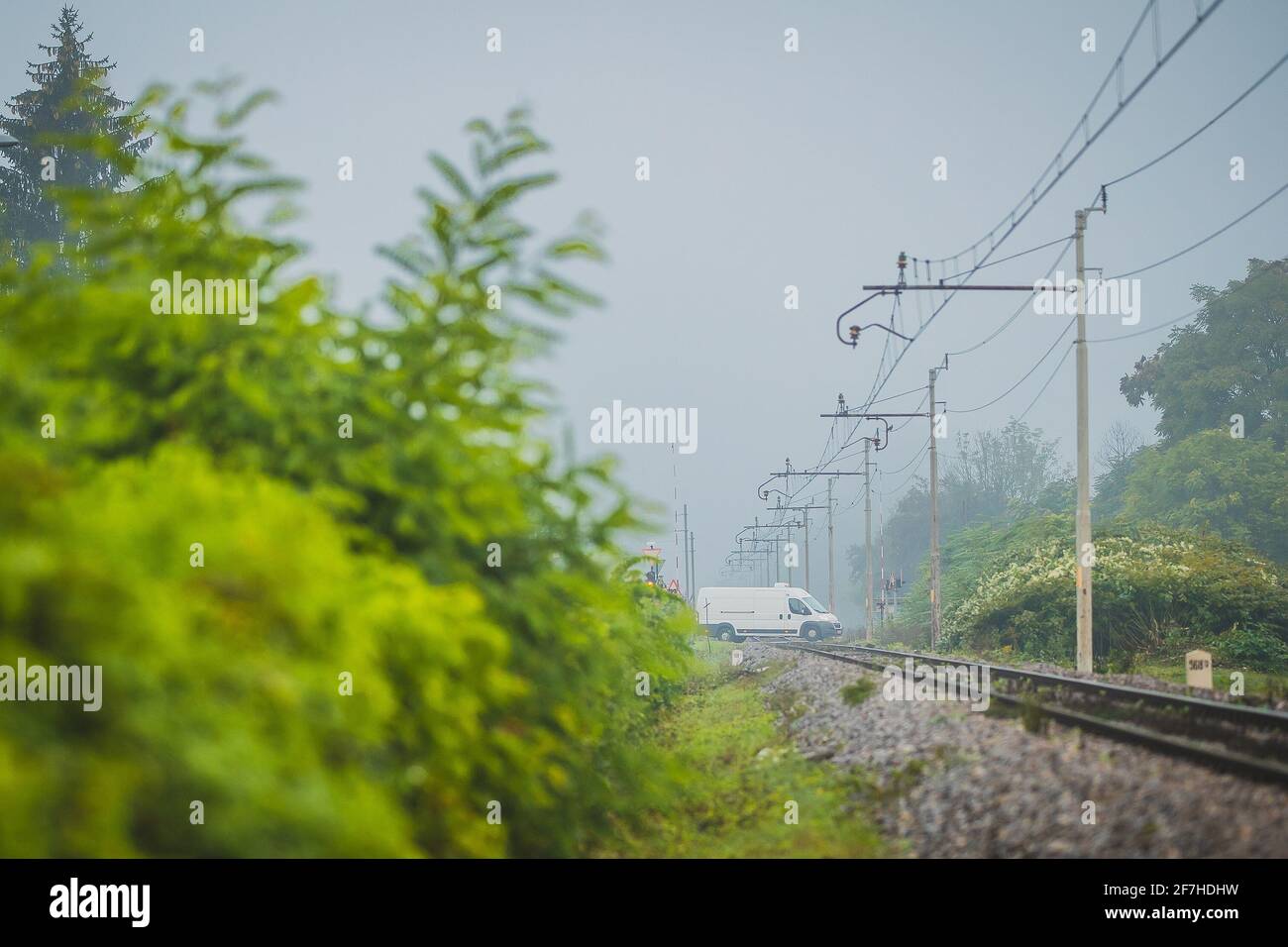 Overhead catenary hi-res stock photography and images - Alamy