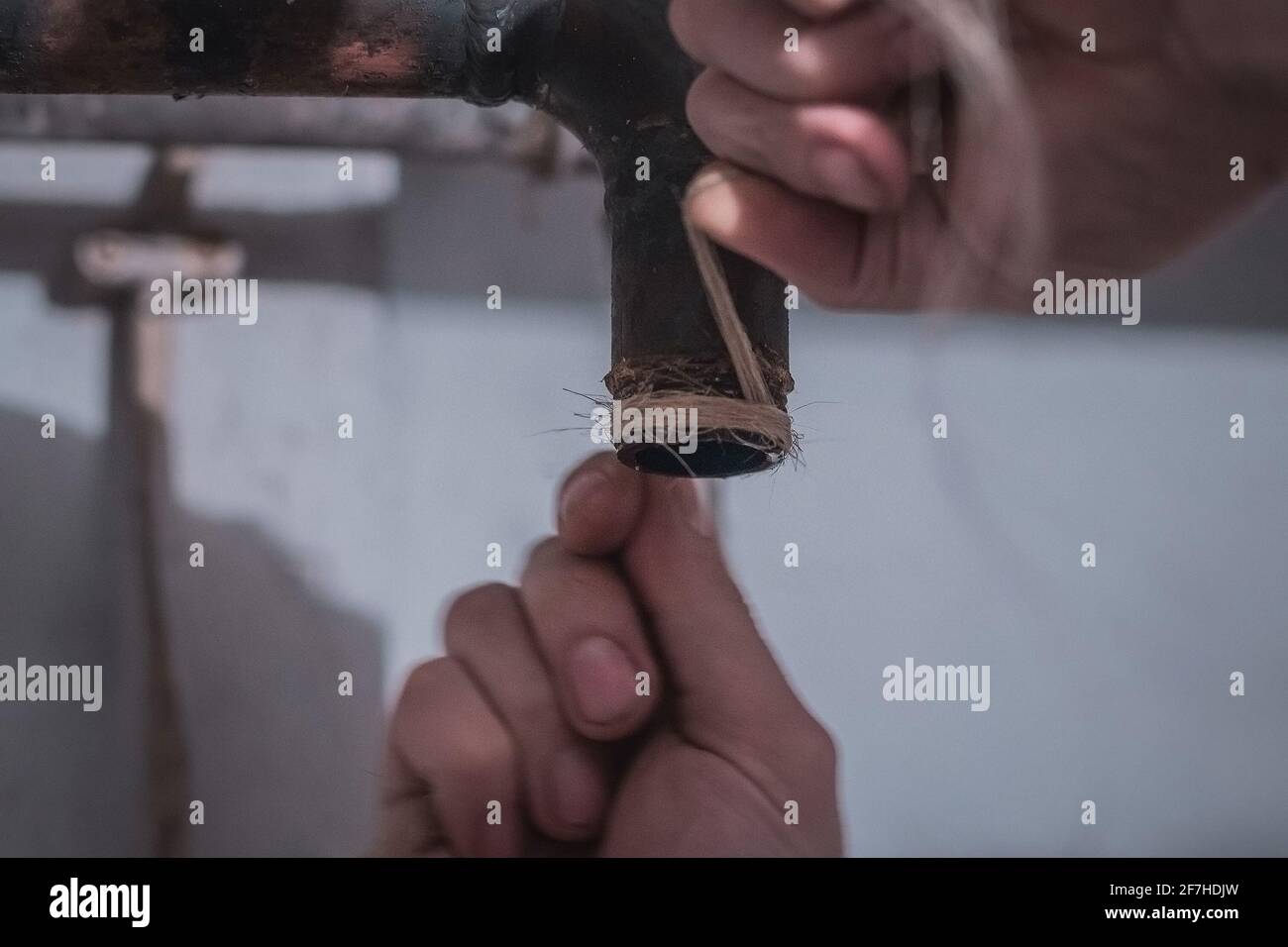 Sealing pipe connections with linum flax oakum or yarn. Professional ...