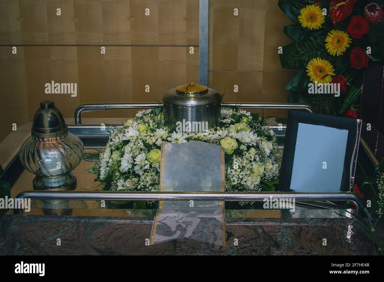 Funeral picture frame hi-res stock photography and images - Alamy