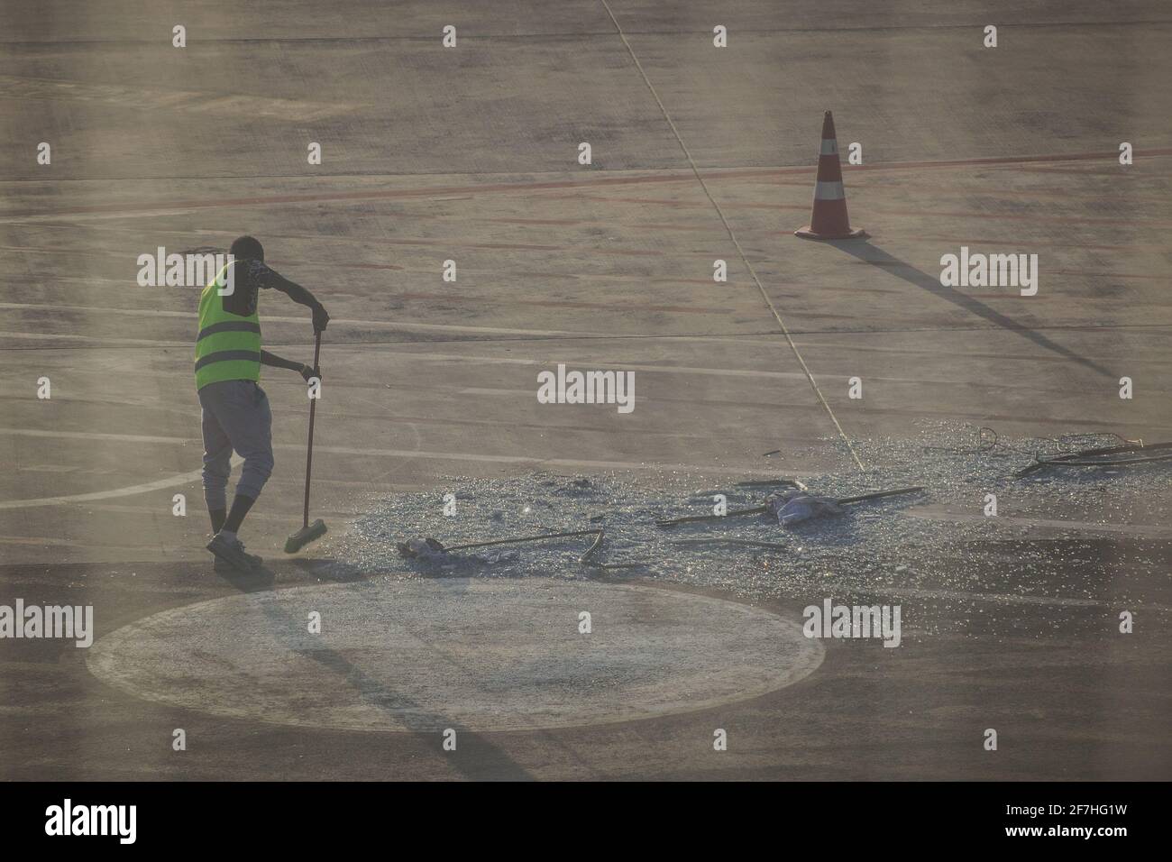 Ground crew member hi-res stock photography and images - Alamy