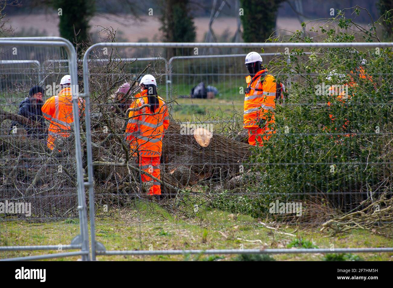 Aylesbury Vale, UK. 7th April, 2021. This morning HS2 felled a ...