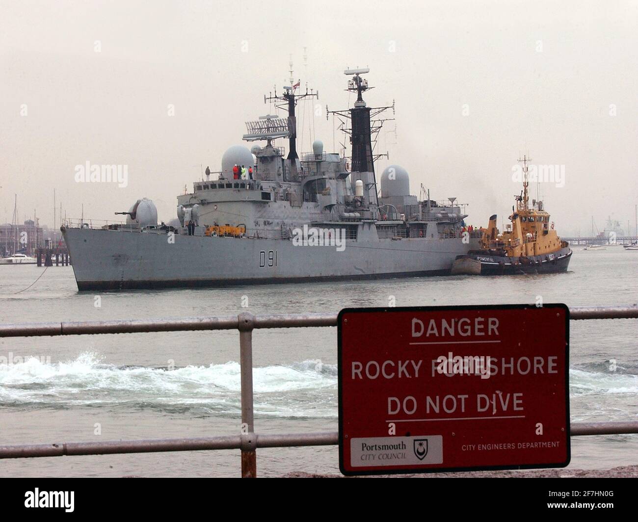 HMS NOTTINGHAM ARRIVES INTO PORTSMOUTH NAVAL BASE. PIC MIKE WALKER ...