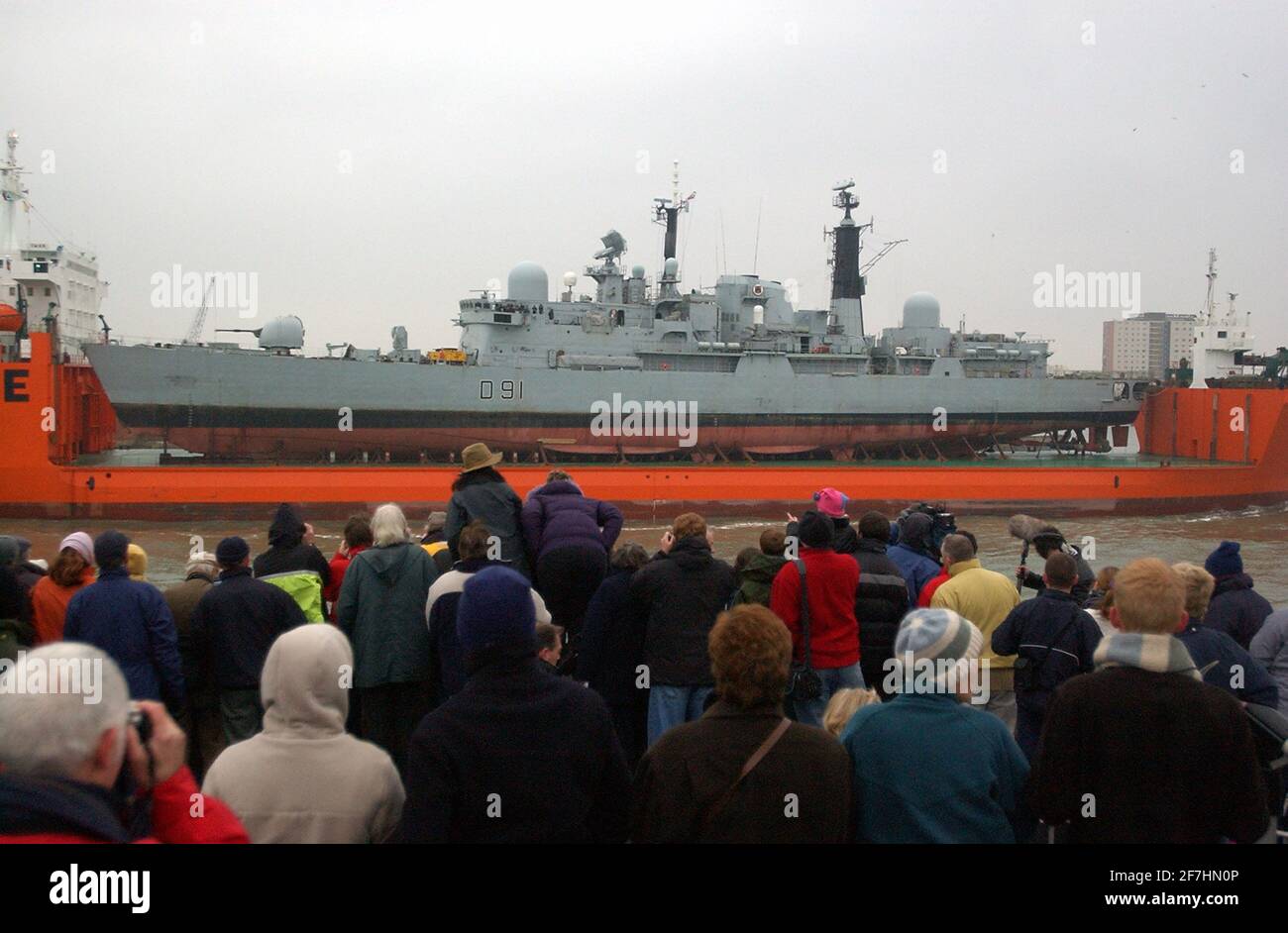 HMS NOTTINGHAM ARRIVES INTO PORTSMOUTH NAVAL BASE. PIC MIKE WALKER ...