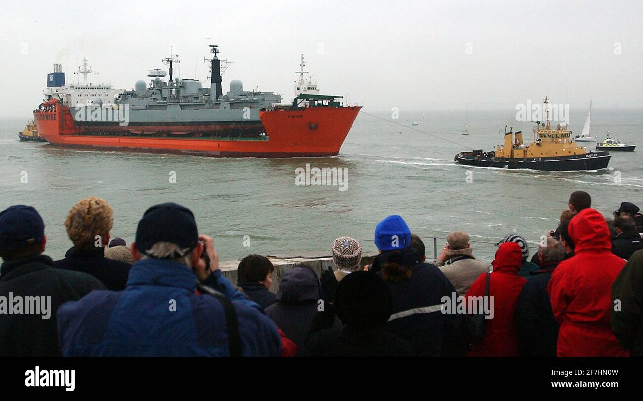 HMS NOTTINGHAM ARRIVES INTO PORTSMOUTH NAVAL BASE. PIC MIKE WALKER ...