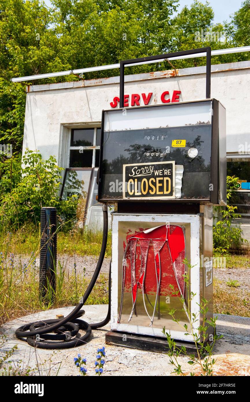 Out of gas sign hi-res stock photography and images - Alamy