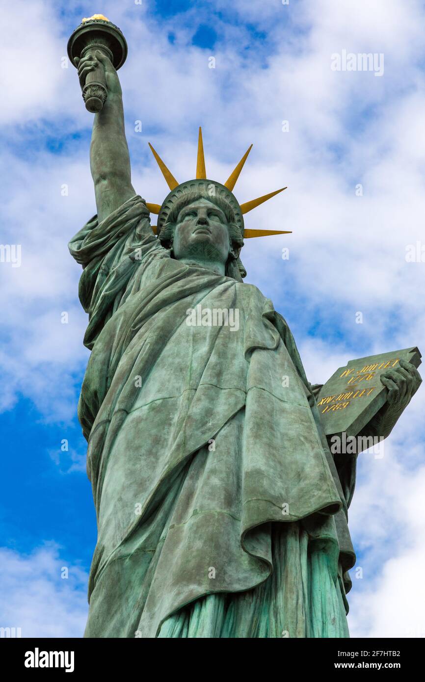 Statue of liberty in a beautiful summer day Stock Photo - Alamy