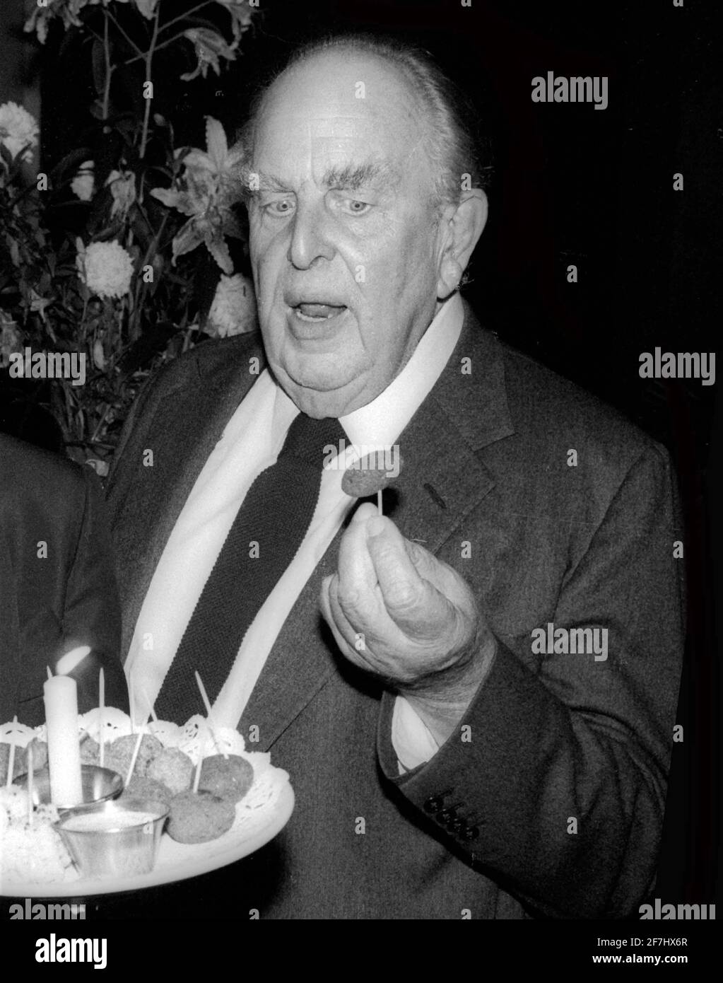 Actor robert morley hi-res stock photography and images - Alamy