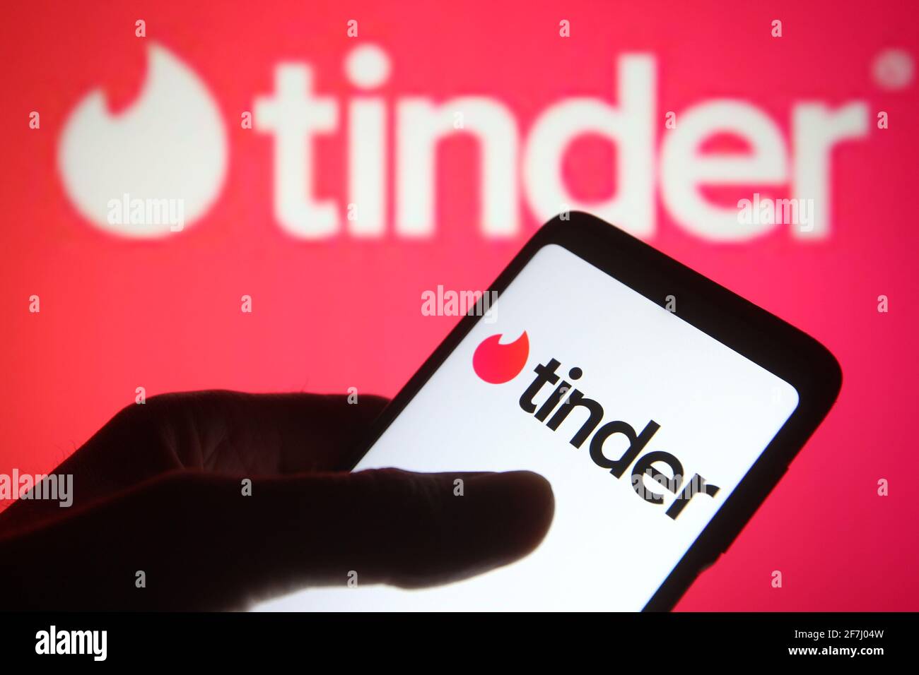 Tinder phone hand hi-res stock photography and images - Alamy