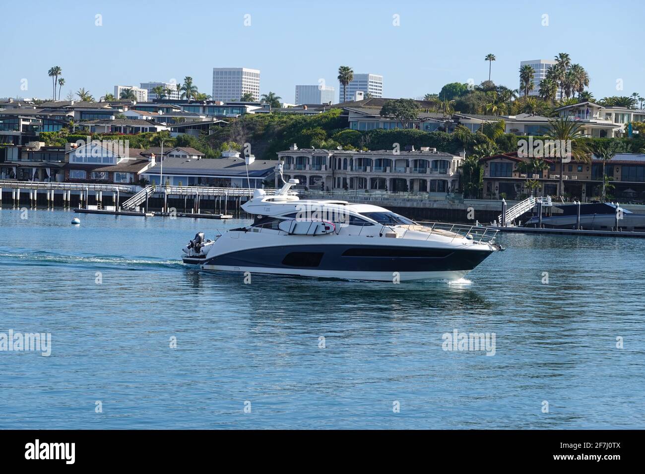 Motor yacht vessel craft cruiser hi-res stock photography and images ...