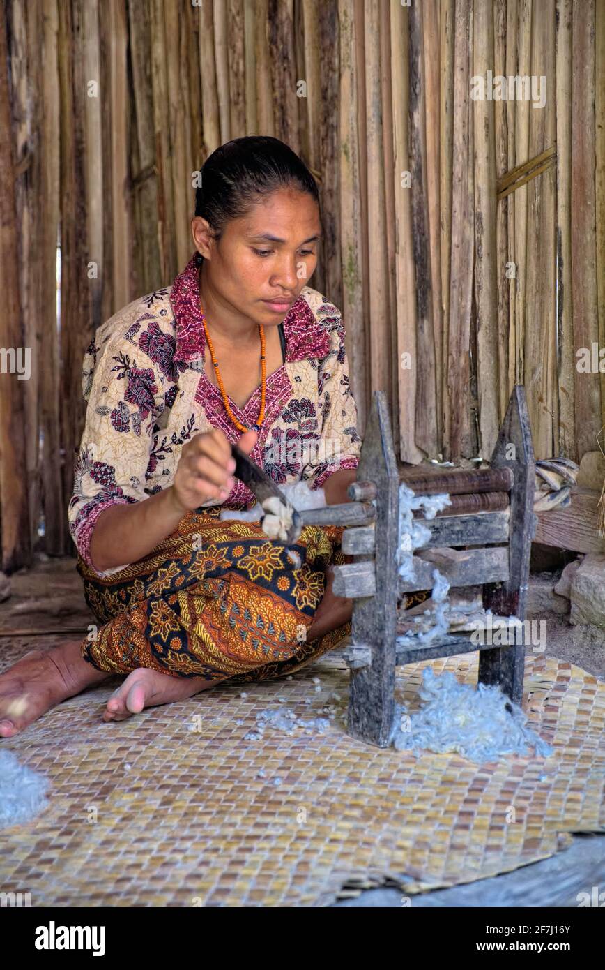 Indigeneous people history hi-res stock photography and images - Alamy