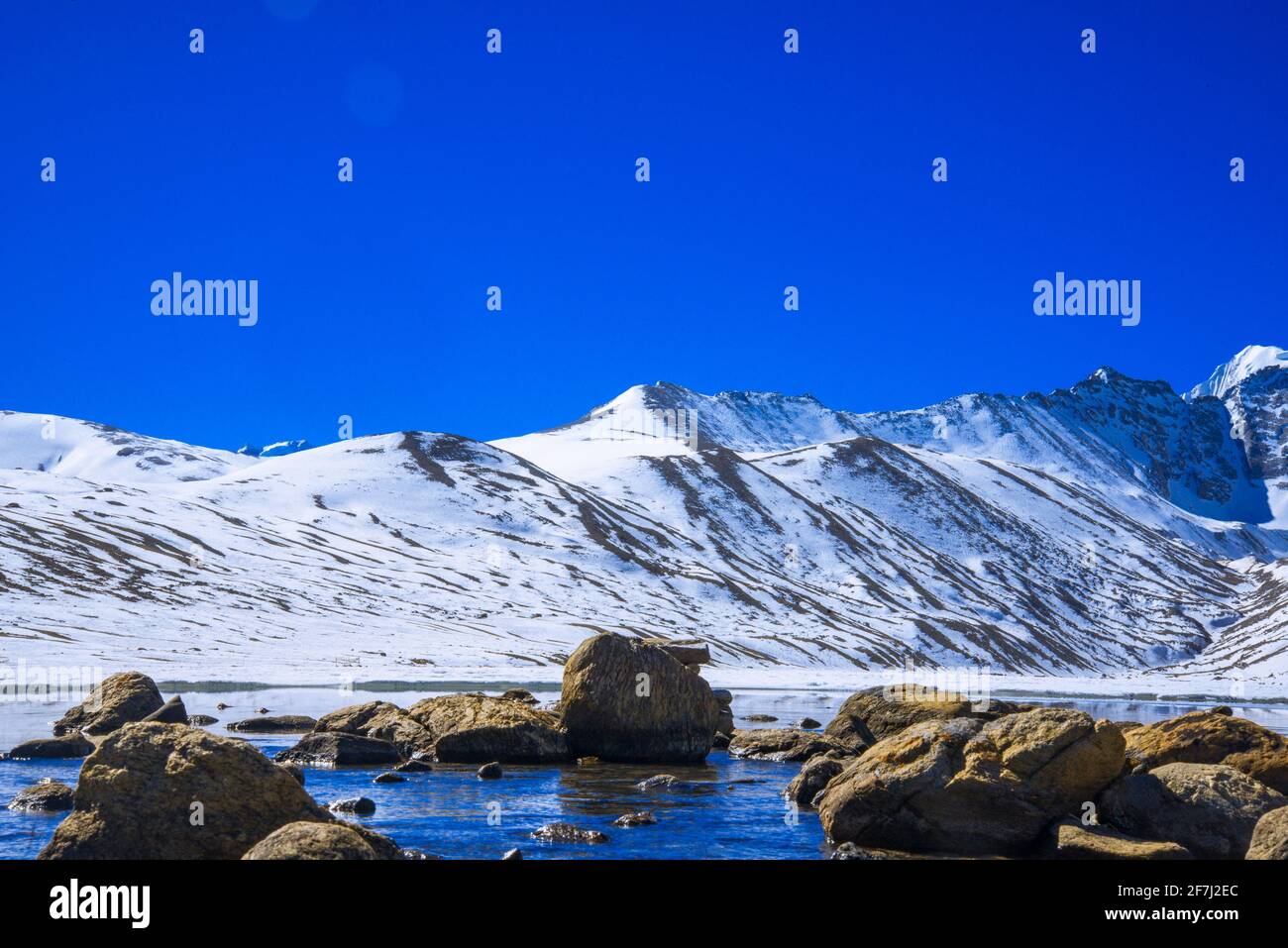 Highest altitude lake in the world hi-res stock photography and images ...