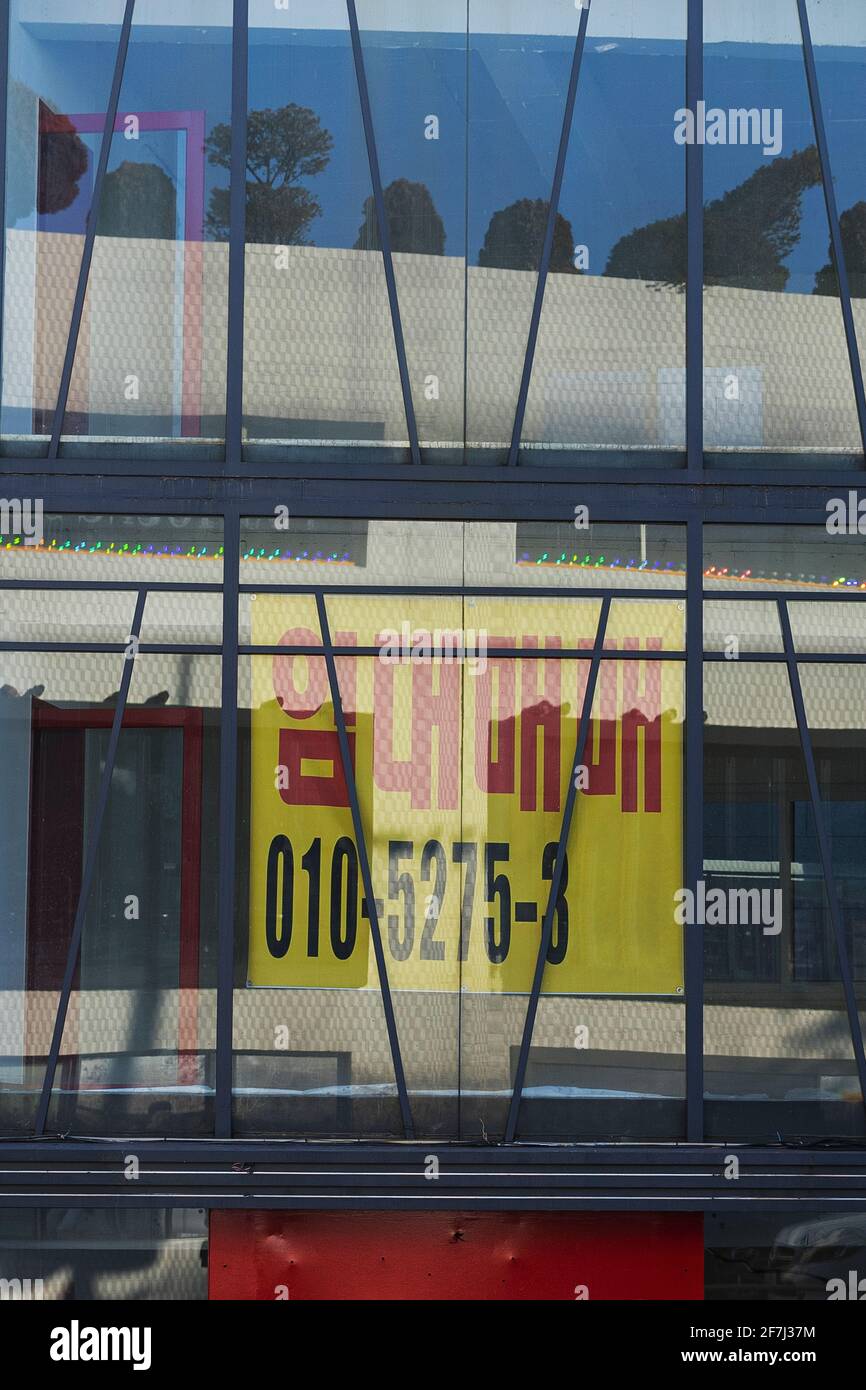 for lease, space for rent signage Stock Photo - Alamy