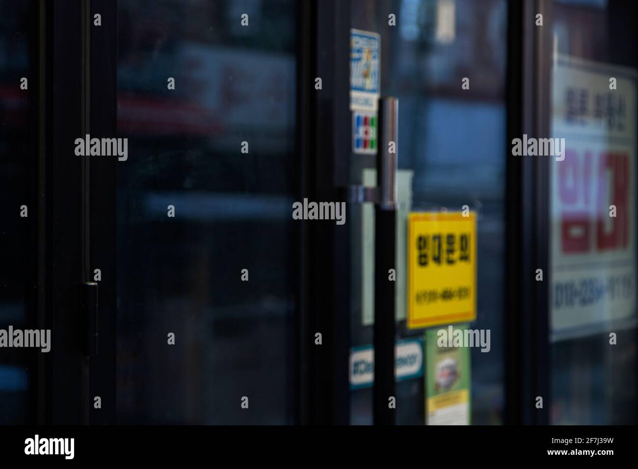 for lease, space for rent signage Stock Photo - Alamy