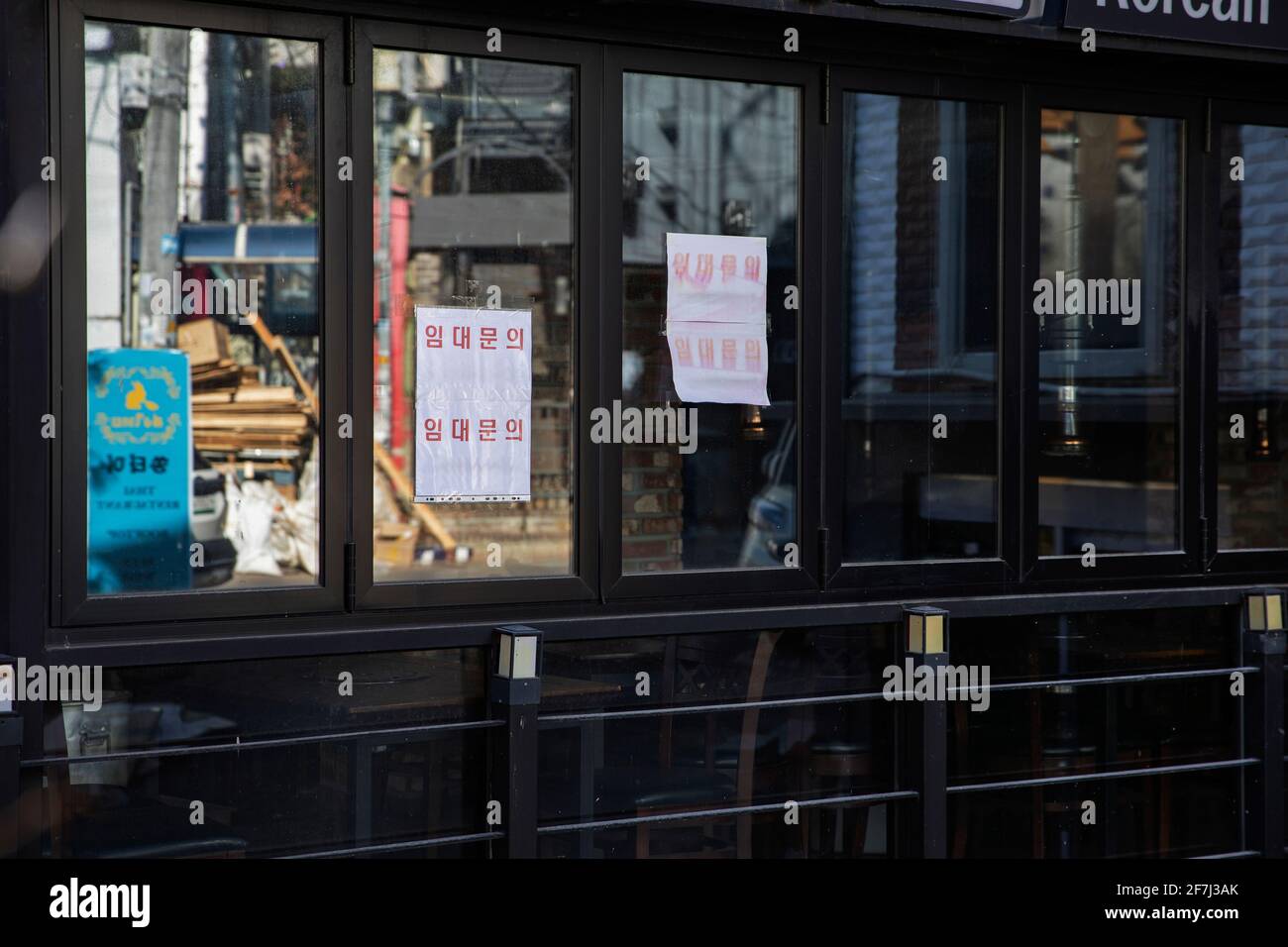 for lease, space for rent signage Stock Photo - Alamy