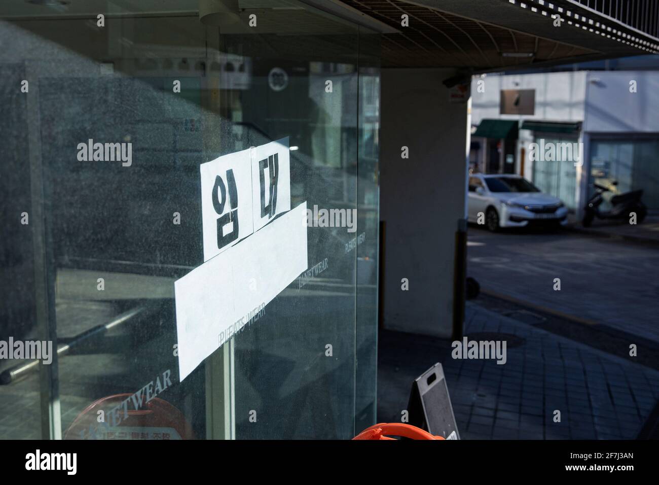 for lease, space for rent signage Stock Photo - Alamy